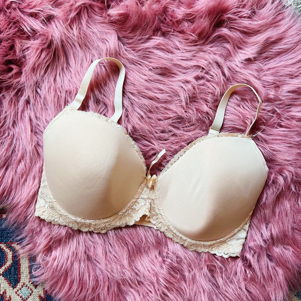 Frederick's Of Hollywood Vintage Beige Lace Bra - Gem